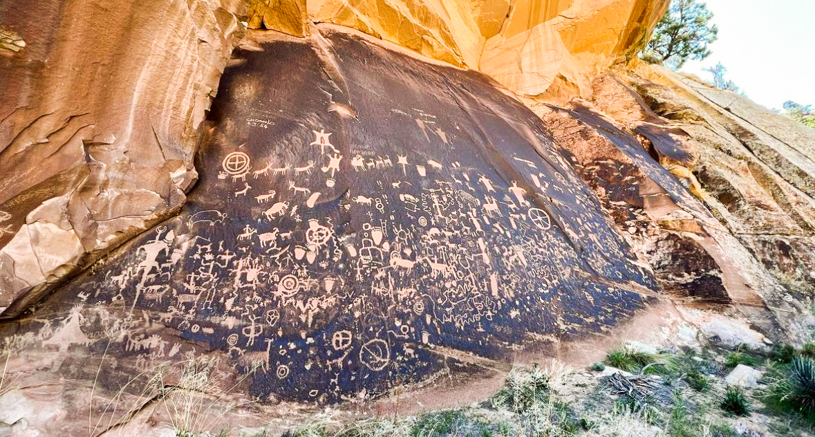 Newspaper Rock: Erlebe Utahs prähistorische Kunst hautnah