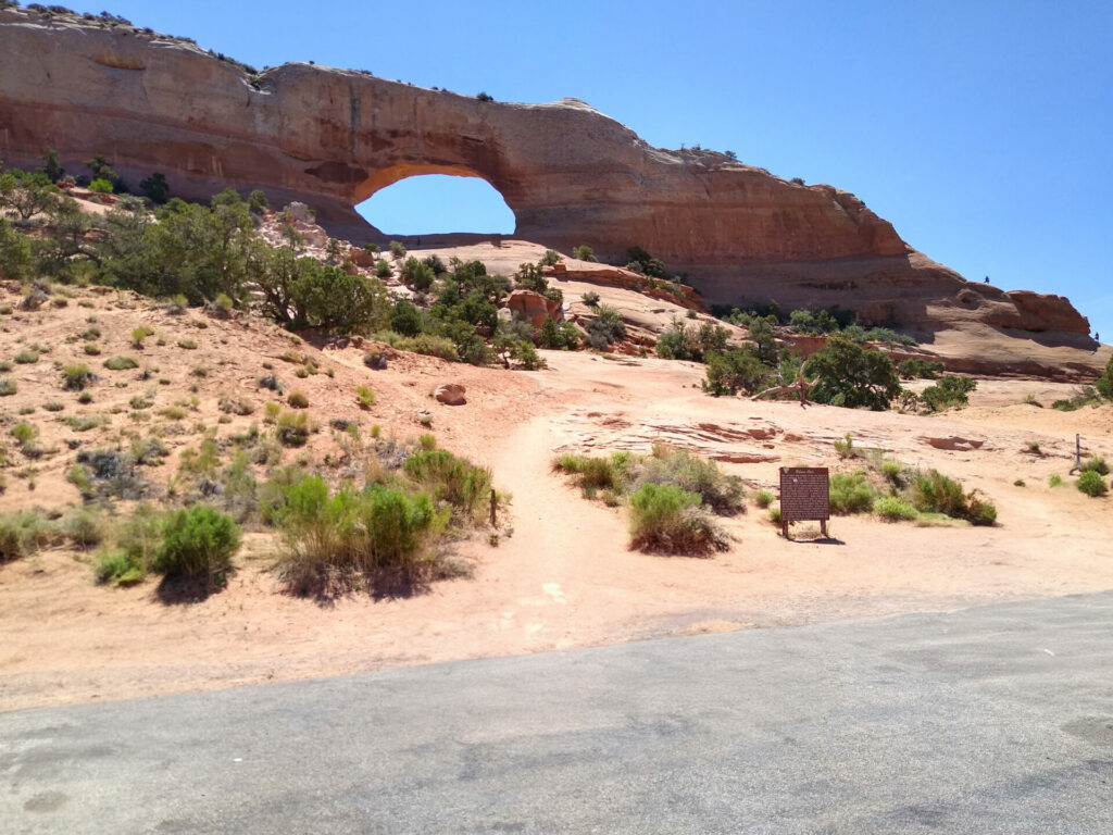 Wilson Arch: Majestätisches Naturdenkmal in Utahs Landschaft